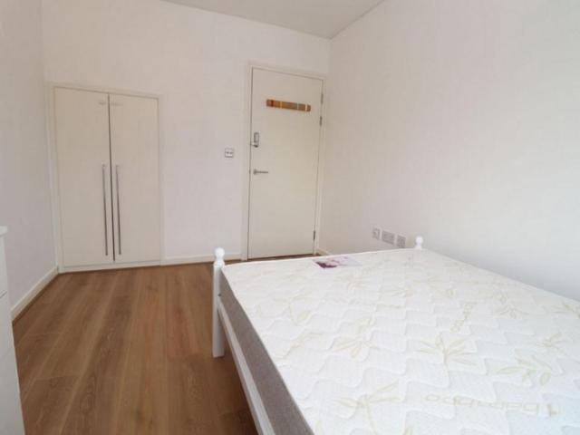Shared Living/roommate 4 Bedroom For Rent London London 1279 ELS90559452