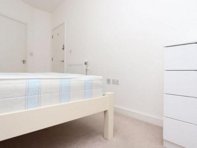 Shared Living/roommate 4 Bedroom For Rent London London 1279 ELS90560273