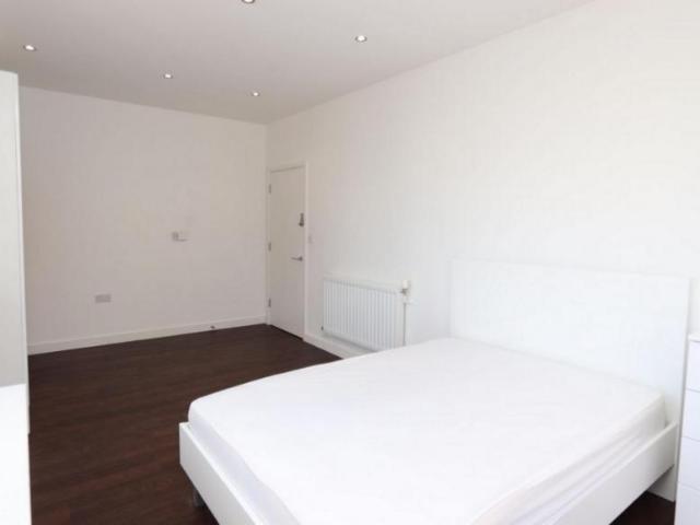 Shared Living/roommate 4 Bedroom For Rent London London 1279 ELS90560238