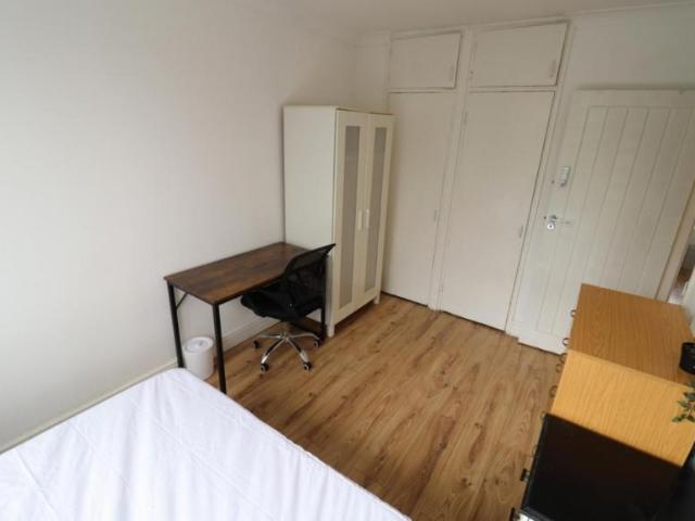 Shared Living/roommate 4 Bedroom For Rent London London 1279 ELS90561415
