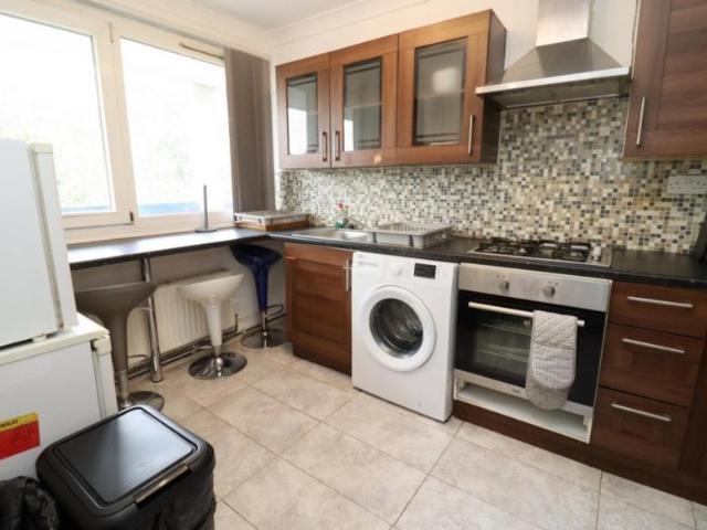 Shared Living/roommate 4 Bedroom For Rent London London 1279 ELS90561420