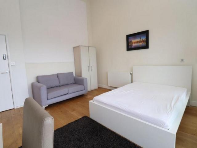 Shared Living/roommate 4 Bedroom For Rent London London 1279 ES90560012