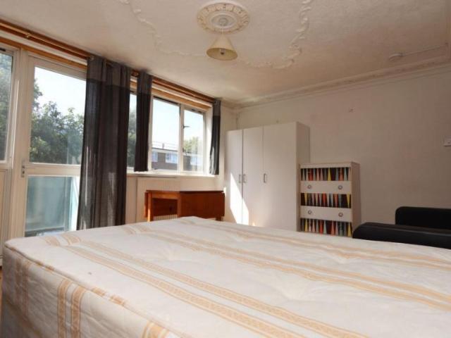 Shared Living/roommate 4 Bedroom For Rent London London 1279 ES90560331