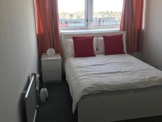 Shared Living/roommate 4 Bedroom For Rent London London 1200 ELS90561432