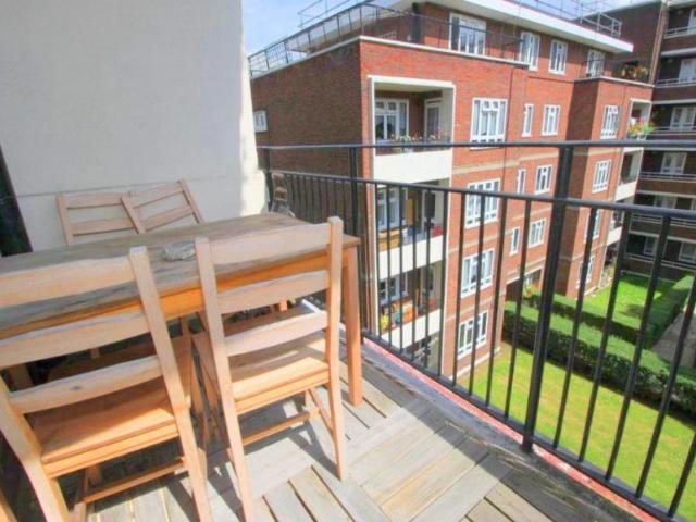 Shared Living/roommate 4 Bedroom For Rent London London 1200 ELS90563141