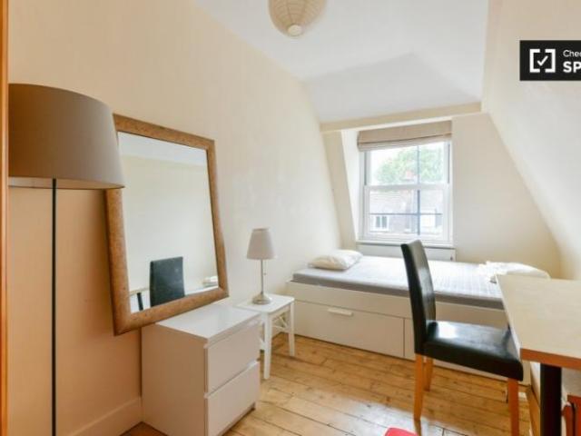 Shared Living/roommate 4 Bedroom For Rent London London 1200 ES101819235