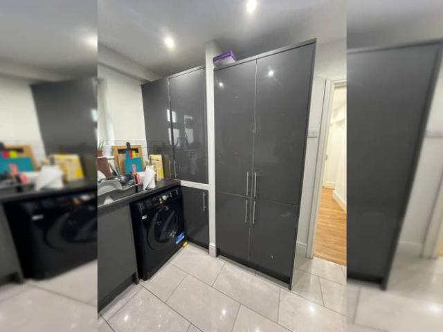 Shared Living/roommate 4 Bedroom For Rent London London 1206 ELS101847164