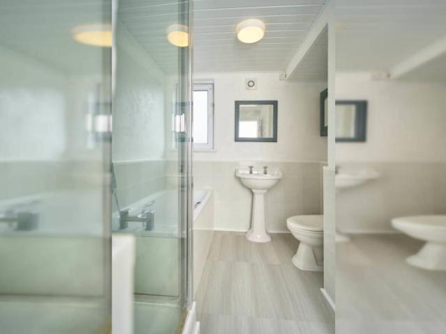 Shared Living/roommate 4 Bedroom For Rent London London 1206 ES101849051