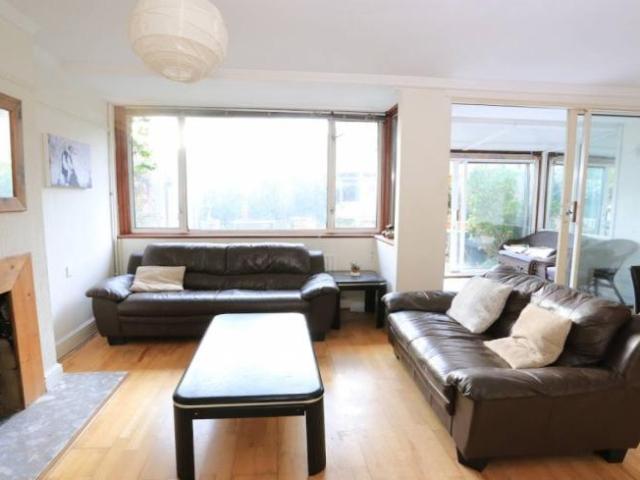 Shared Living/roommate 4 Bedroom For Rent London London 1206 ES101850795