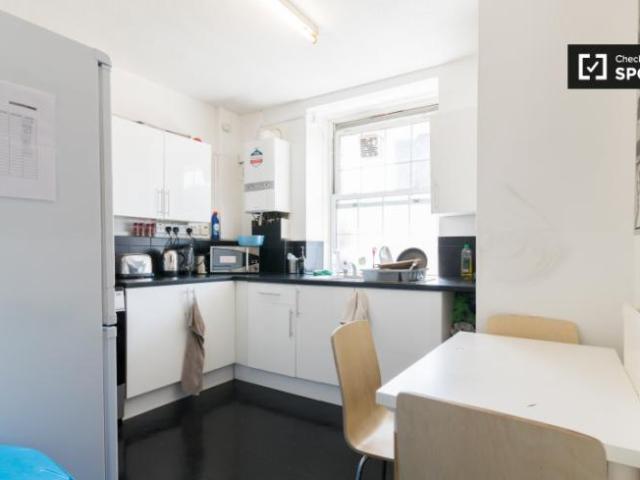 Shared Living/roommate 4 Bedroom For Rent London London 1220 ES101845780