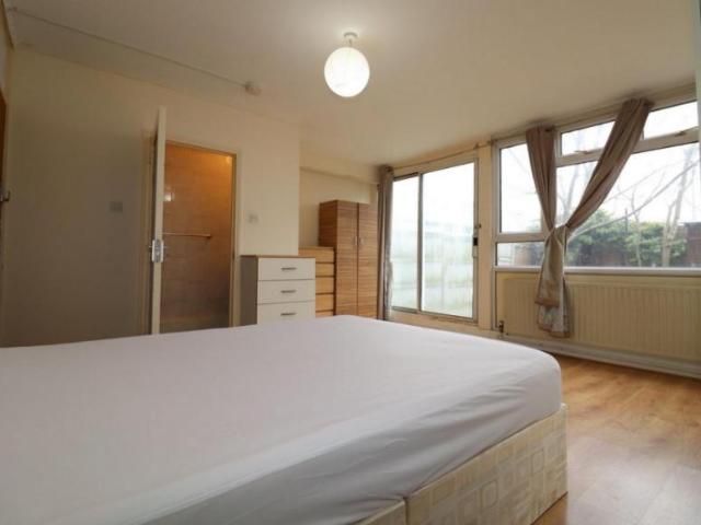 Shared Living/roommate 4 Bedroom For Rent London London 1235 ELS90559840