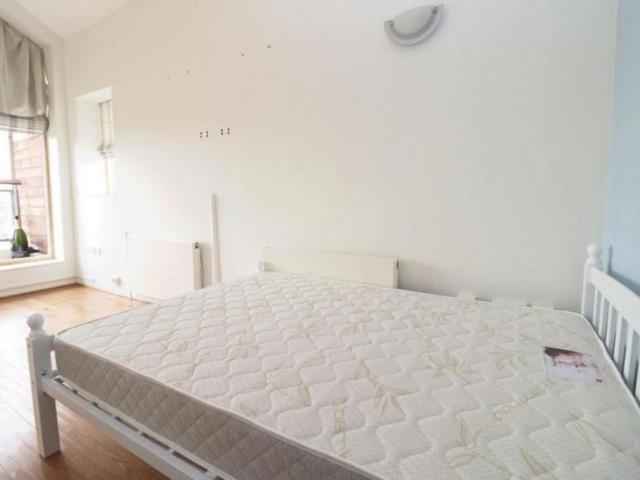 Shared Living/roommate 4 Bedroom For Rent London London 1235 ELS90560010