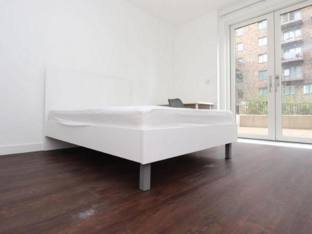 Shared Living/roommate 4 Bedroom For Rent London London 1235 ELS90560291