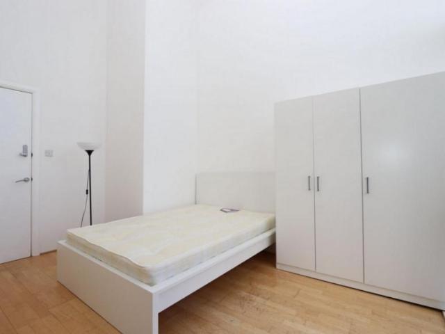 Shared Living/roommate 4 Bedroom For Rent London London 1235 ELS90560332