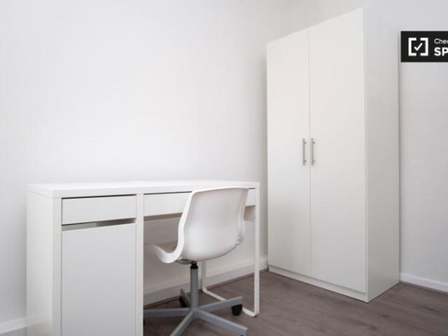 Shared Living/roommate 4 Bedroom For Rent London London 1238 ES101848801