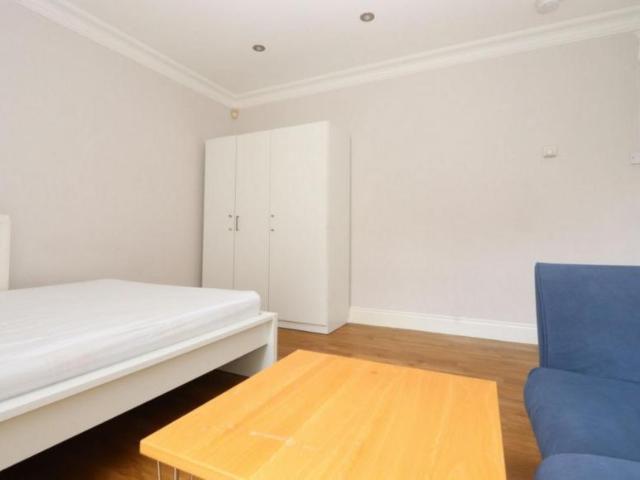 Shared Living/roommate 4 Bedroom For Rent London London 1344 ELS90559736