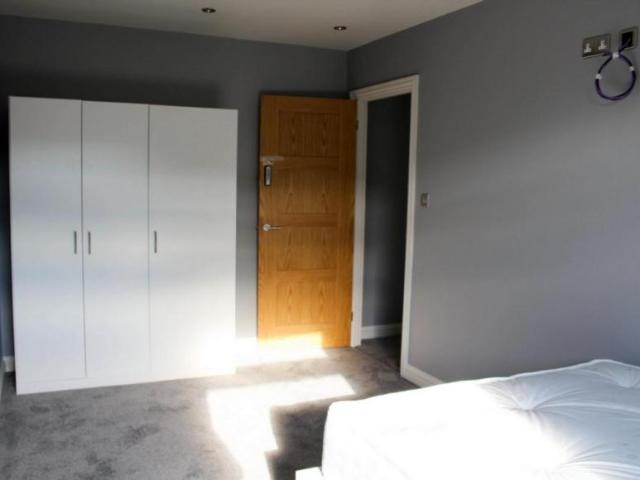 Shared Living/roommate 4 Bedroom For Rent London London 1344 ELS90560187