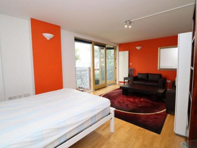 Shared Living/roommate 4 Bedroom For Rent London London 1365 ELS90559954