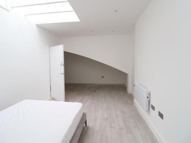 Shared Living/roommate 4 Bedroom For Rent London London 1365 ELS90561272