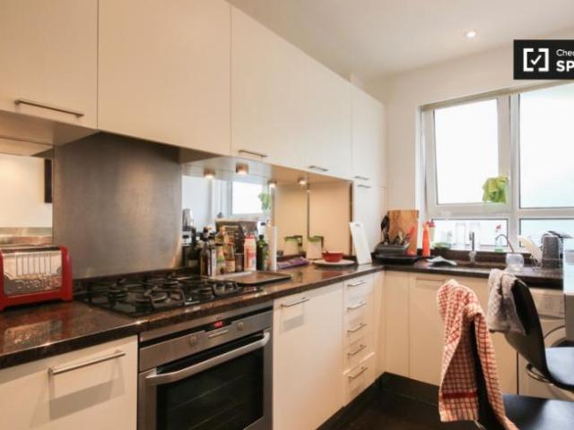 Shared Living/roommate 4 Bedroom For Rent London London 1370 ES101840396