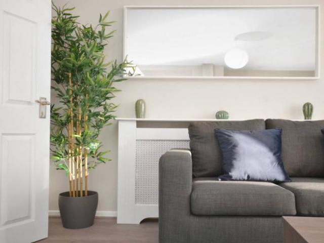 Shared Living/roommate 4 Bedroom For Rent London London 1370 ES101805750