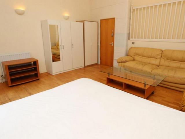 Shared Living/roommate 4 Bedroom For Rent London London 1387 ELS90559395
