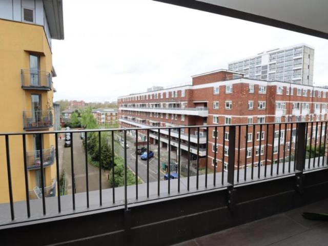 Shared Living/roommate 4 Bedroom For Rent London London 1387 ELS90560612