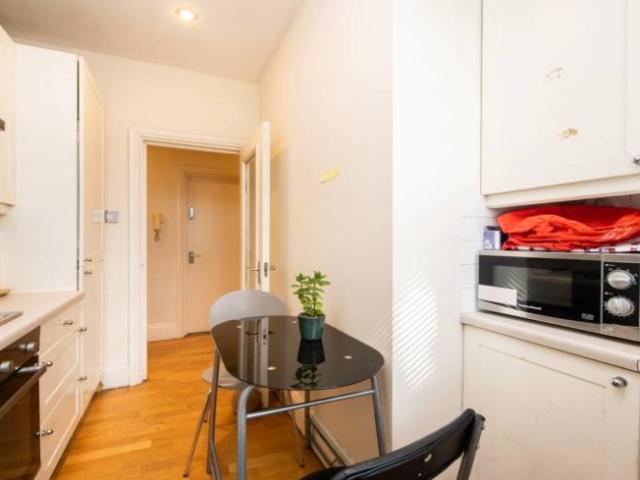Shared Living/roommate 4 Bedroom For Rent London London 1388 ELS102796956