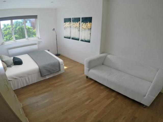 Shared Living/roommate 4 Bedroom For Rent London London 1388 ES101839098