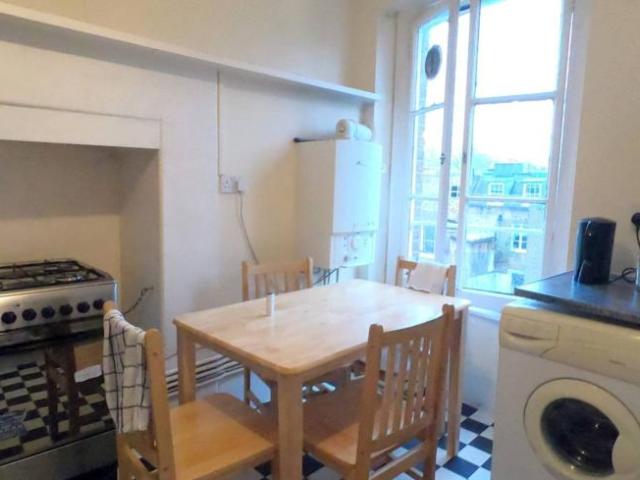 Shared Living/roommate 4 Bedroom For Rent London London 1393 ES103094345