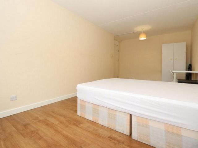 Shared Living/roommate 4 Bedroom For Rent London London 1300 ELS90559791