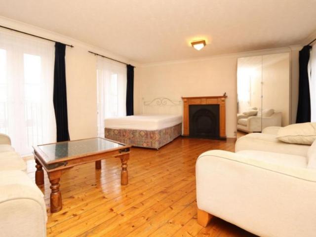 Shared Living/roommate 4 Bedroom For Rent London London 1300 ELS90559732