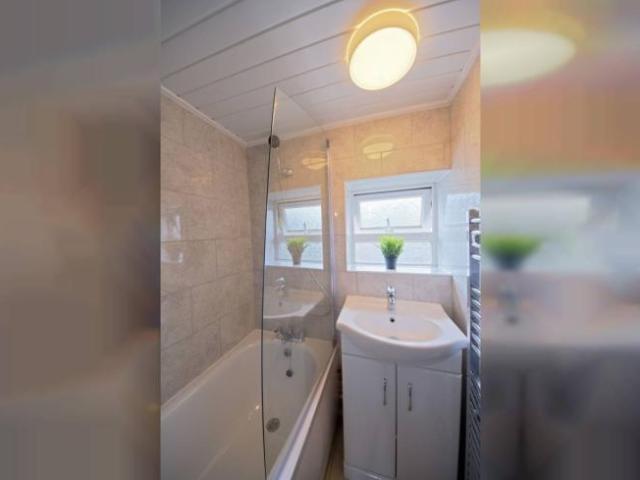 Shared Living/roommate 4 Bedroom For Rent London London 1315 ES101846332