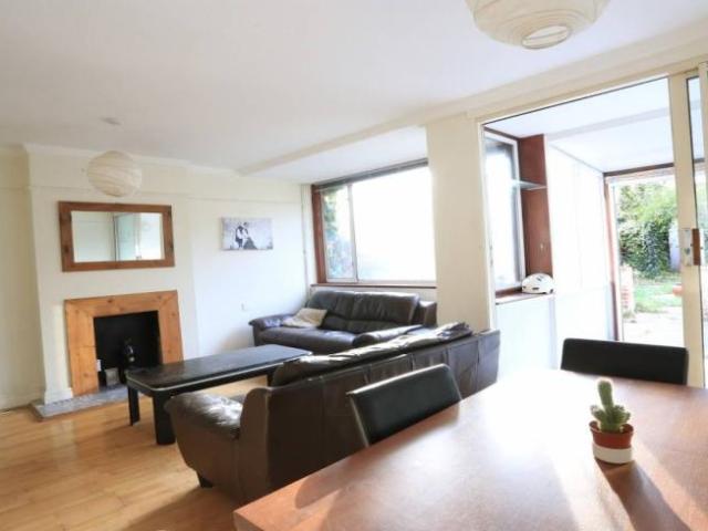 Shared Living/roommate 4 Bedroom For Rent London London 1315 ES101839745