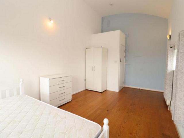 Shared Living/roommate 4 Bedroom For Rent London London 1322 ELS90560320