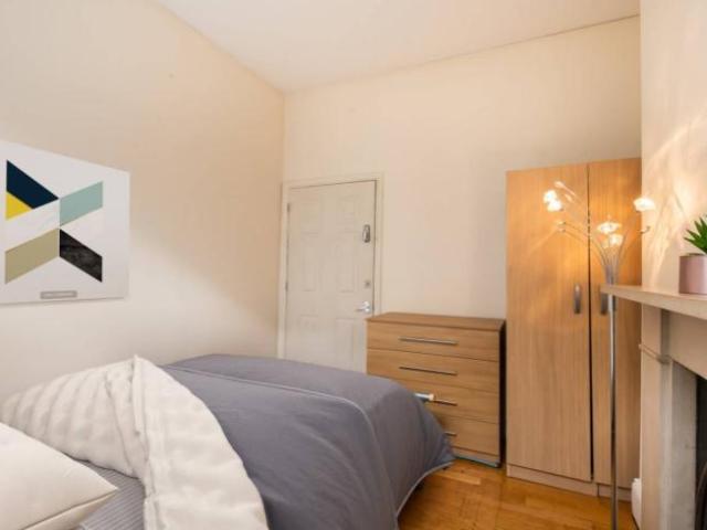 Shared Living/roommate 4 Bedroom For Rent London London 1332 ELS101818551