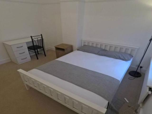 Shared Living/roommate 4 Bedroom For Rent London London 1332 ELS101853675