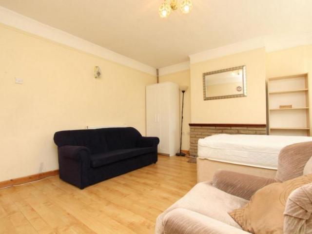 Shared Living/roommate 4 Bedroom For Rent London London 1452 ELS90559570