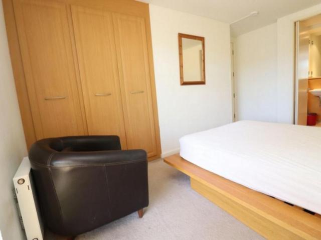 Shared Living/roommate 4 Bedroom For Rent London London 1452 ELS90559955