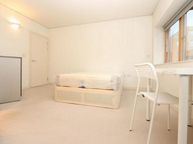 Shared Living/roommate 4 Bedroom For Rent London London 1409 ELS90559951