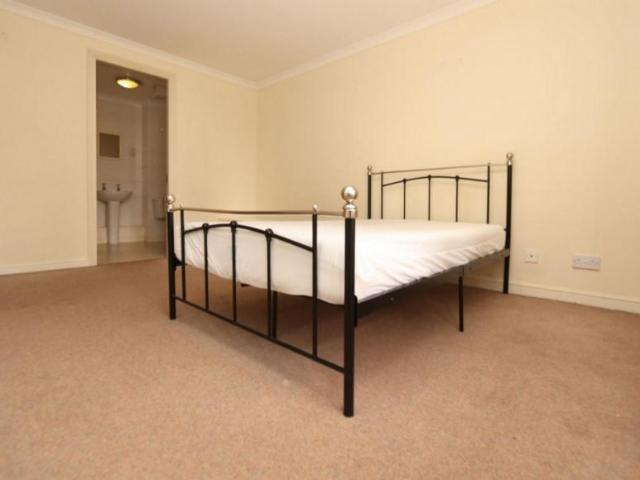 Shared Living/roommate 4 Bedroom For Rent London London 1430 ELS90559752
