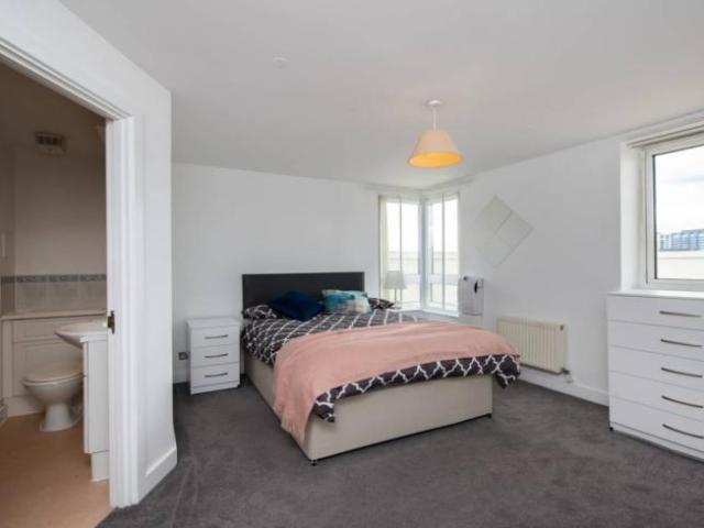 Shared Living/roommate 4 Bedroom For Rent London London 1554 ELS95119415