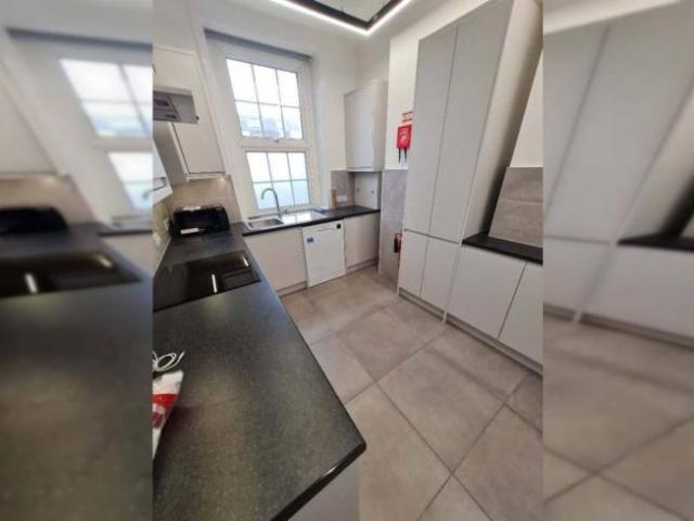 Shared Living/roommate 4 Bedroom For Rent London London 1500 ELS90909510