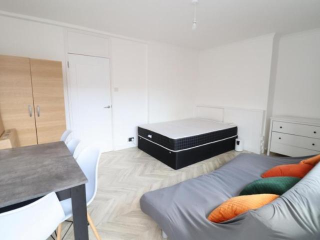 Shared Living/roommate 4 Bedroom For Rent London London 1539 ELS90561236