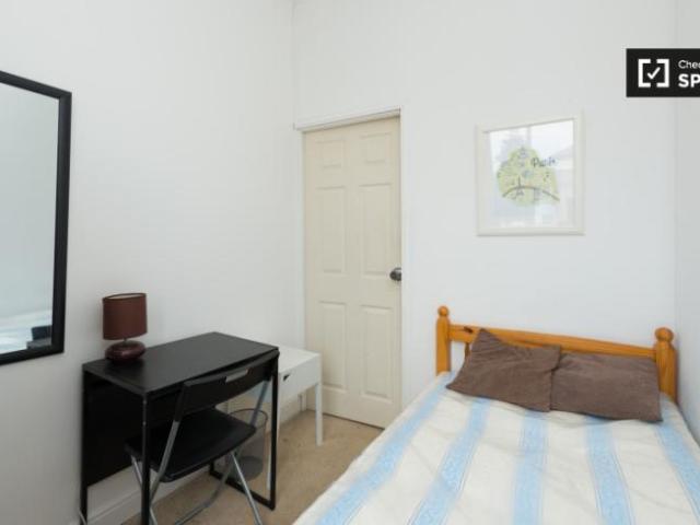 Shared Living/roommate 4 Bedroom For Rent London London 599 ELS101817825