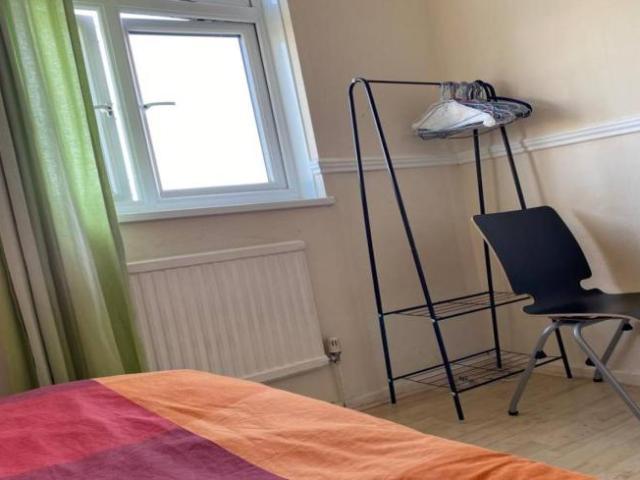 Shared Living/roommate 4 Bedroom For Rent London London 600 ELS102887030
