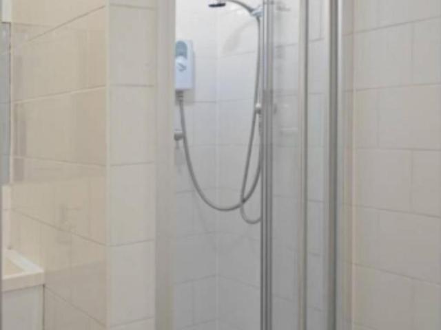 Shared Living/roommate 4 Bedroom For Rent London London 635 ES90562806