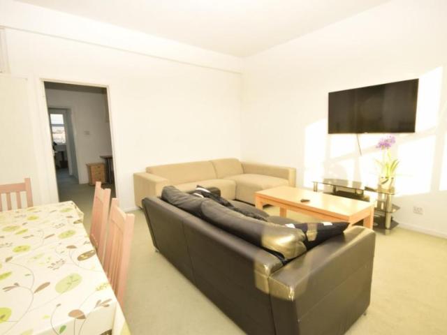 Shared Living/roommate 4 Bedroom For Rent London London 6400 ELS90560415
