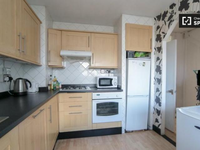 Shared Living/roommate 4 Bedroom For Rent London London 650 ELS101817422