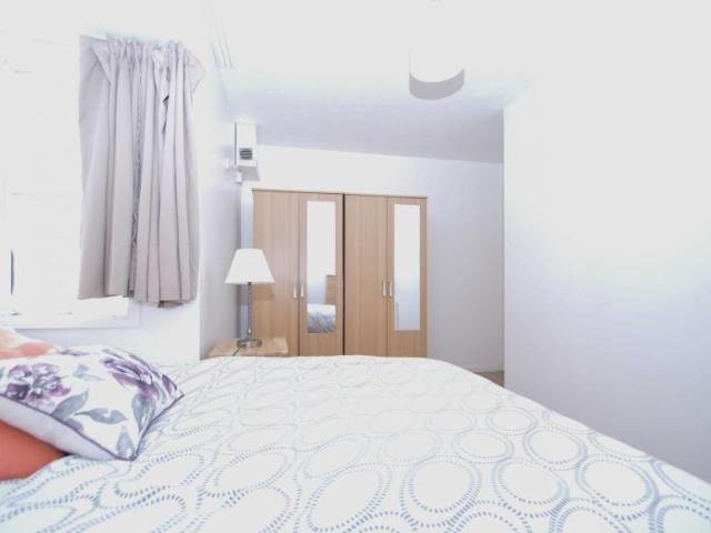 Shared Living/roommate 4 Bedroom For Rent London London 650 ES90562124